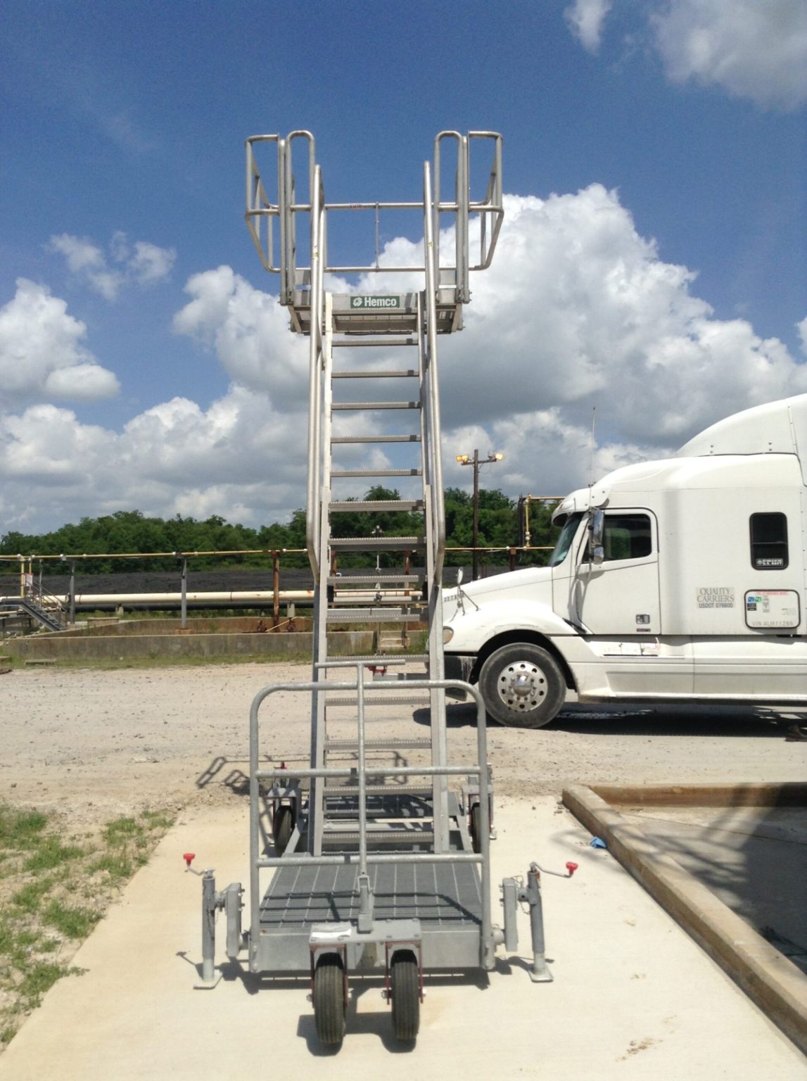 Portable Loading Racks | Portable Loading Dock Platforms | Hemco Industries